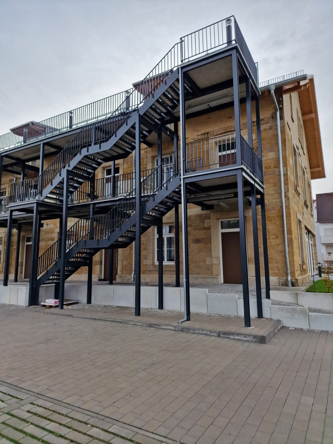 Metalna konstrukcija stepeništa - Metal-Mont